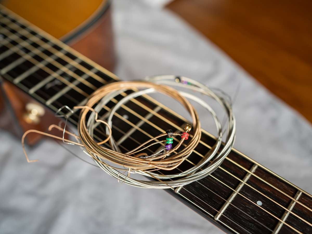 Struny Gitarowe i Ich Rodzaje - Jakie Wybrać? - Strefa Gitar