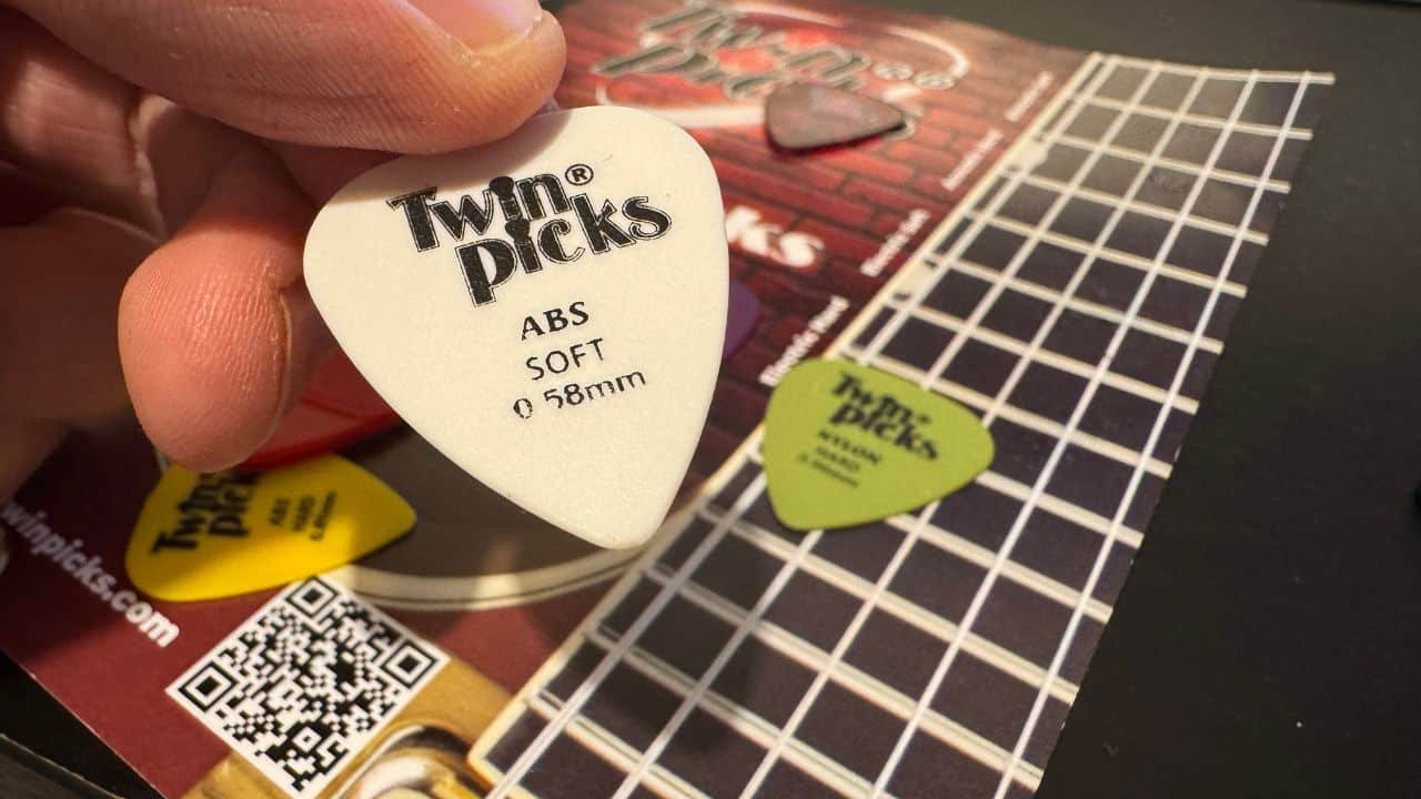 Why You NEED To Try Twin Picks Guitar Picks - Strefa Gitar